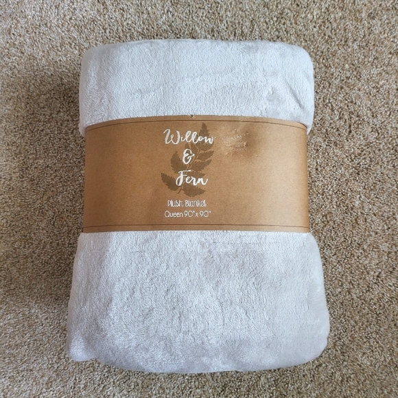 Willow & Fern | Bath | Nwt Willow Fern Plush Queen Size Blanket | Poshmark